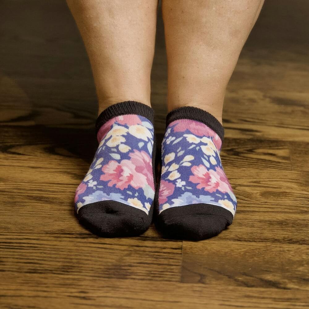 Non-Binding Floral Ankle Socks | Comfort & Support From Viasox