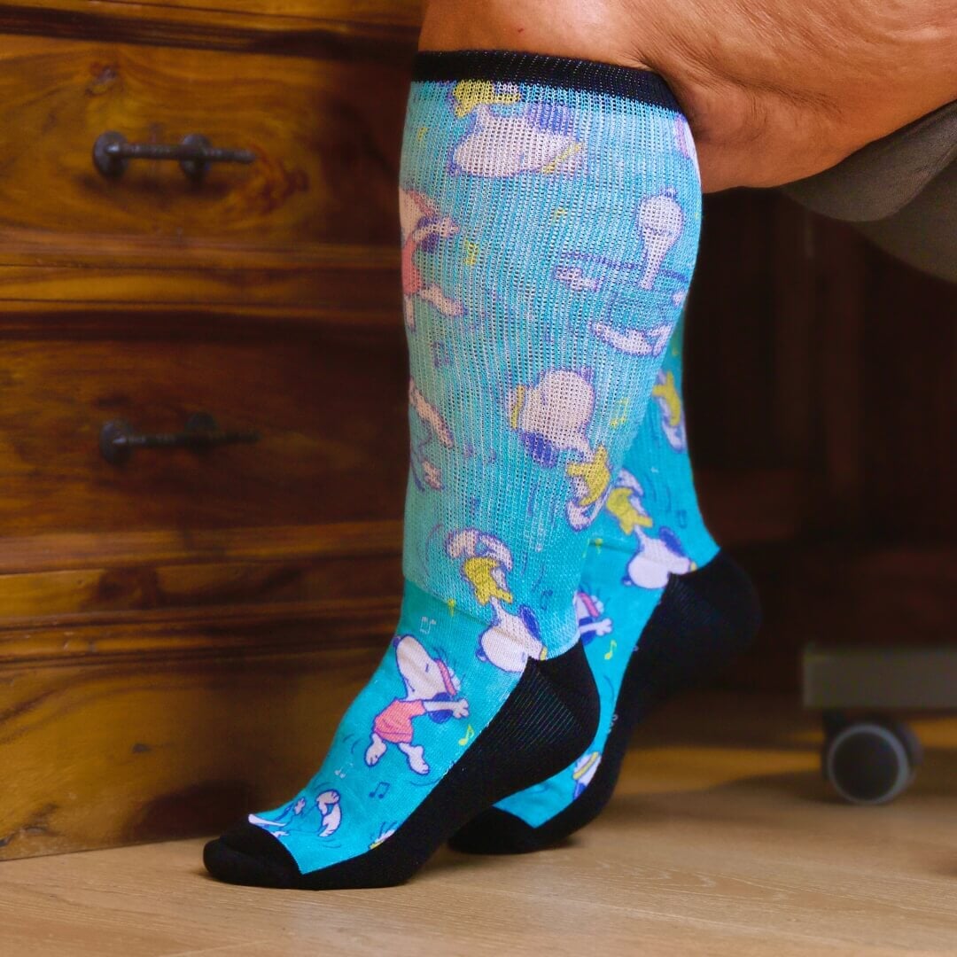 Peanuts Snoopy Socks - Stretchy & Non-Binding | Viasox