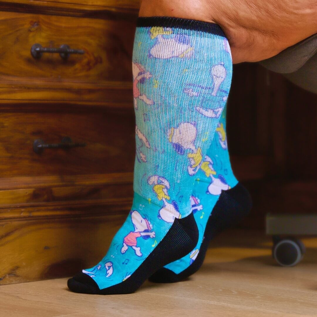 Peanuts Snoopy Socks - Stretchy & Non-Binding | Viasox